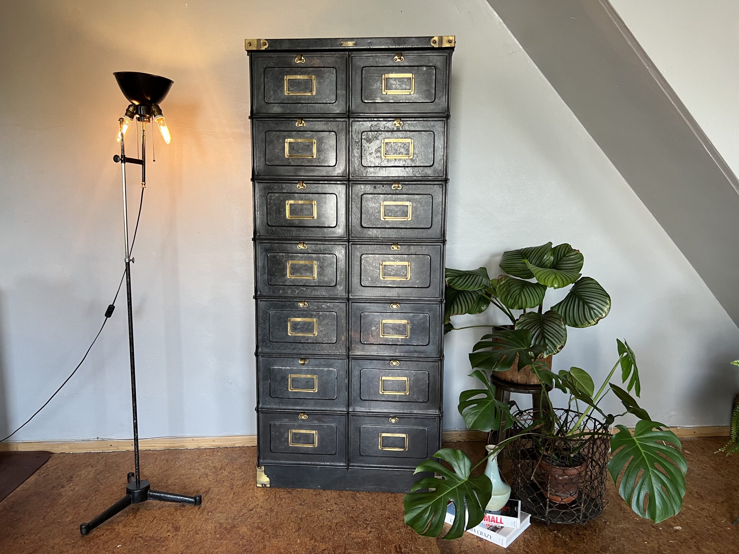 Meuble industriel à clapets - Omachido